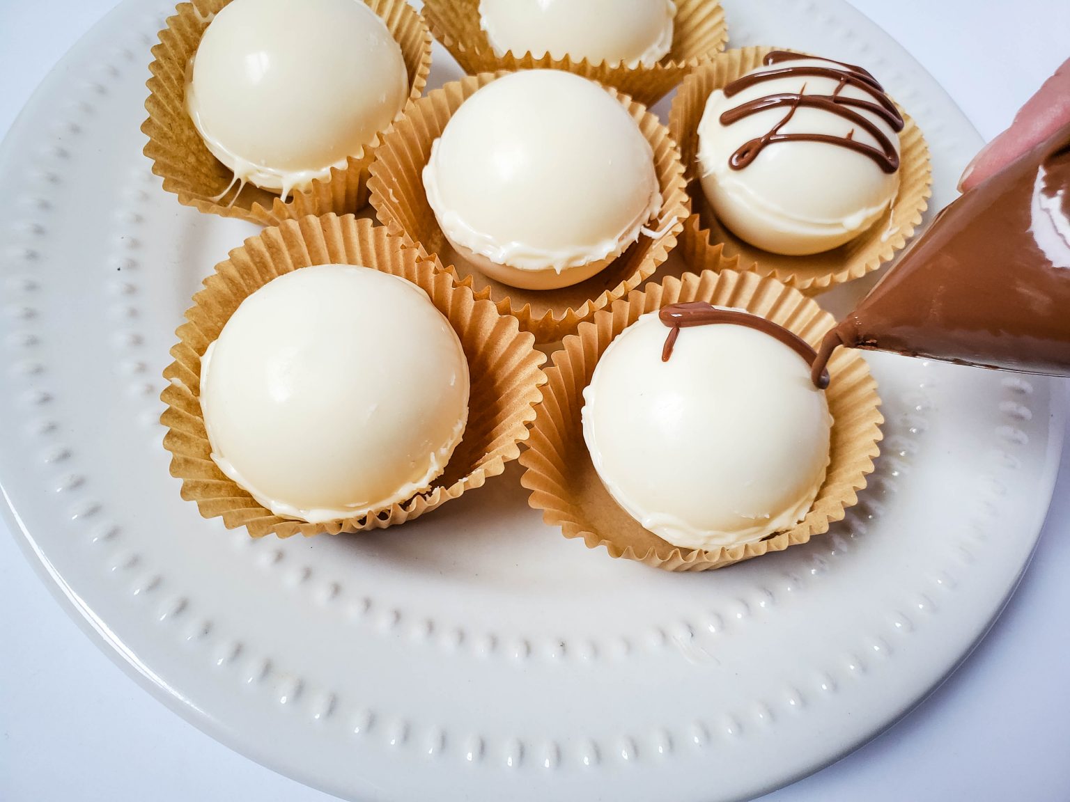 White Chocolate Caramel Cappuccino Bombs | DIY Coffee Bombs - {Not ...