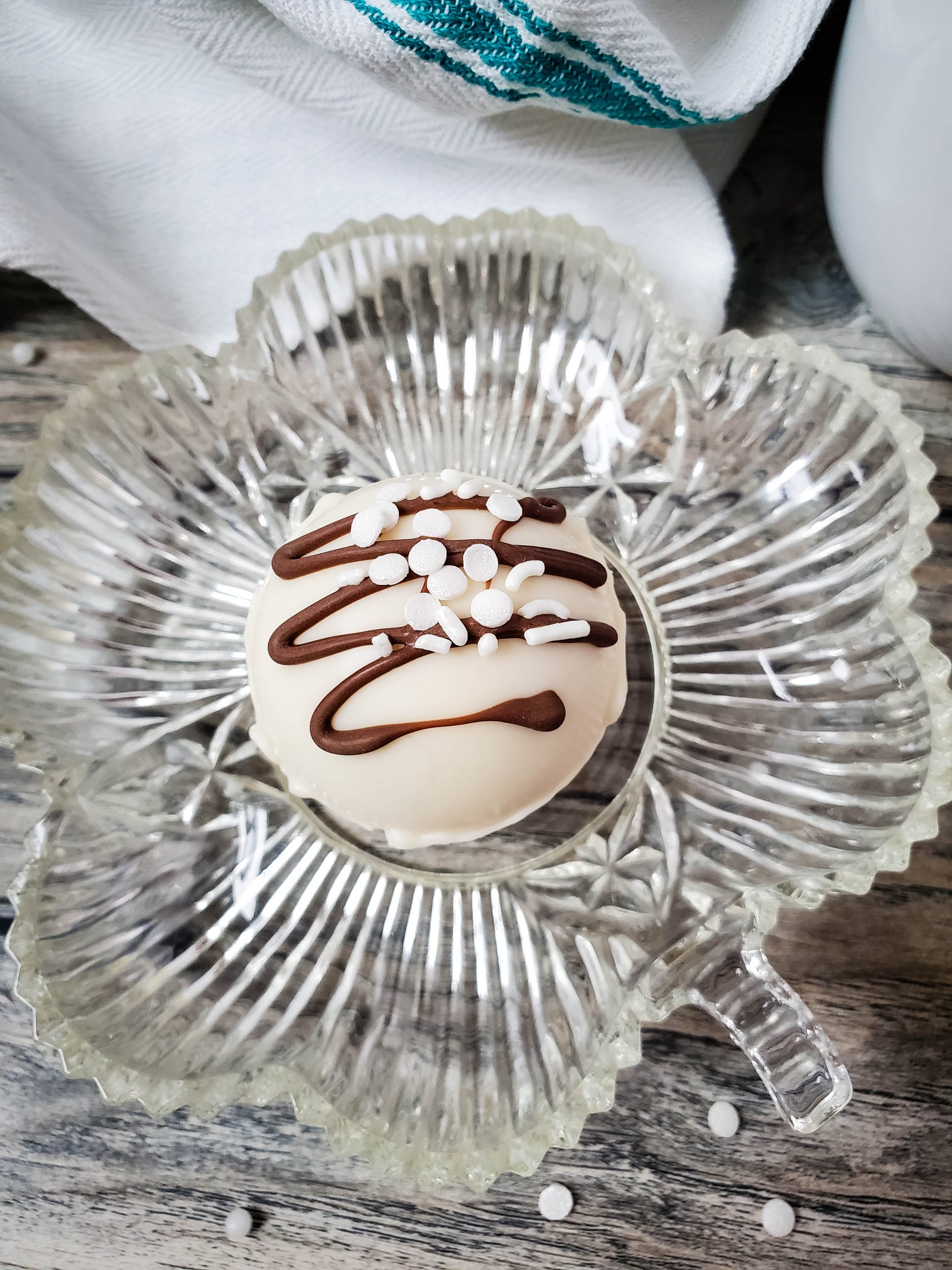 White Chocolate Caramel Cappuccino Bombs | DIY Coffee Bombs - {Not ...